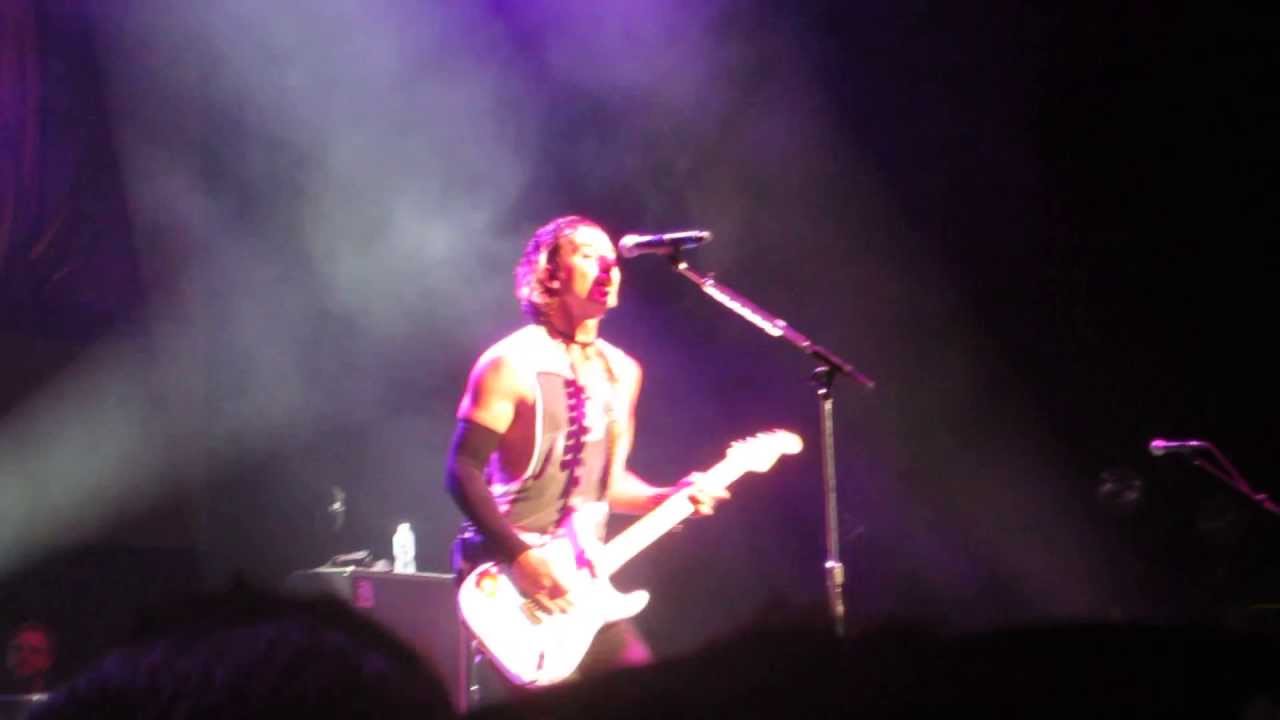 Bush - Little Things (Live At Q87.7 Piqniq In Chicago) - YouTube