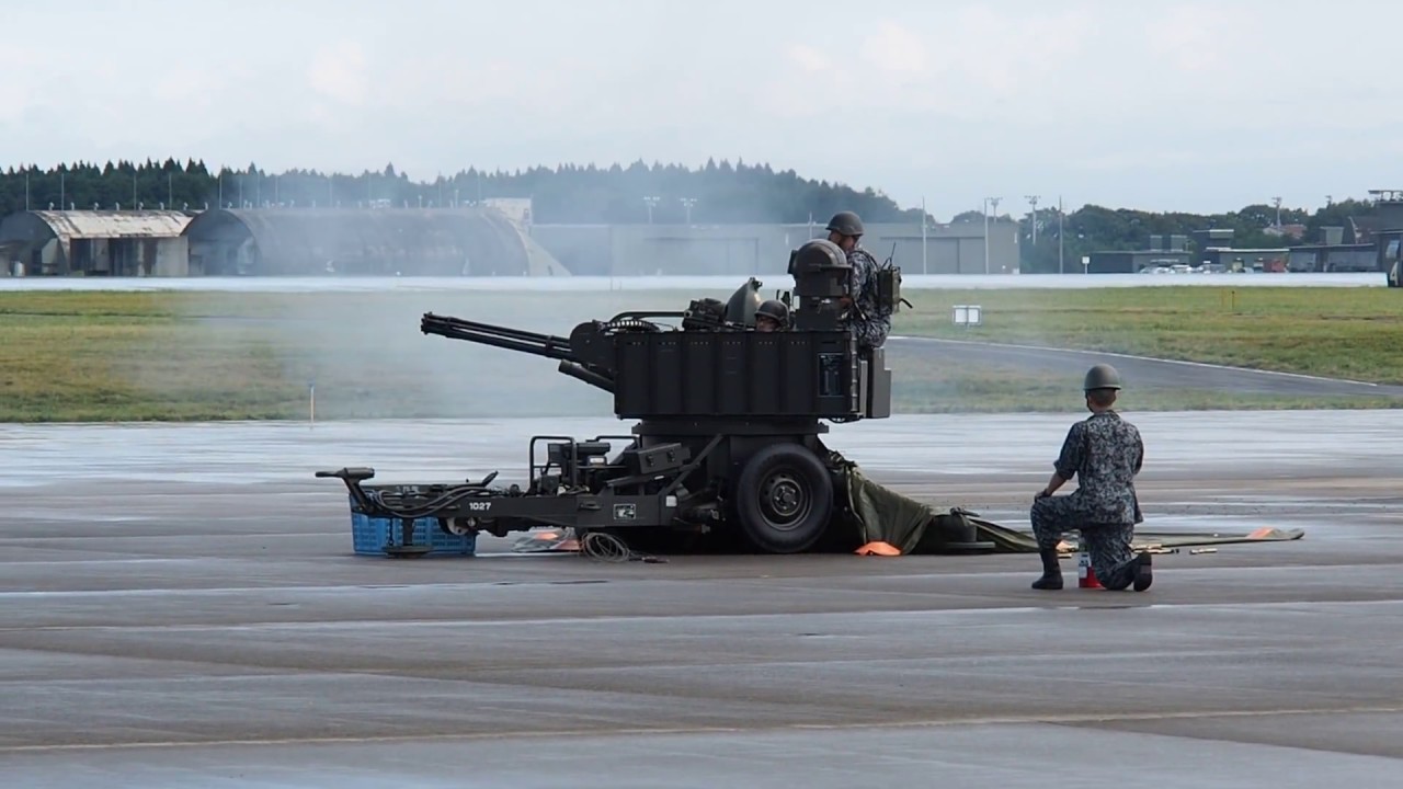 対空機関砲VADS（20mmバルカン砲）射撃展示（1） 2017年三沢基地航空祭 - YouTube
