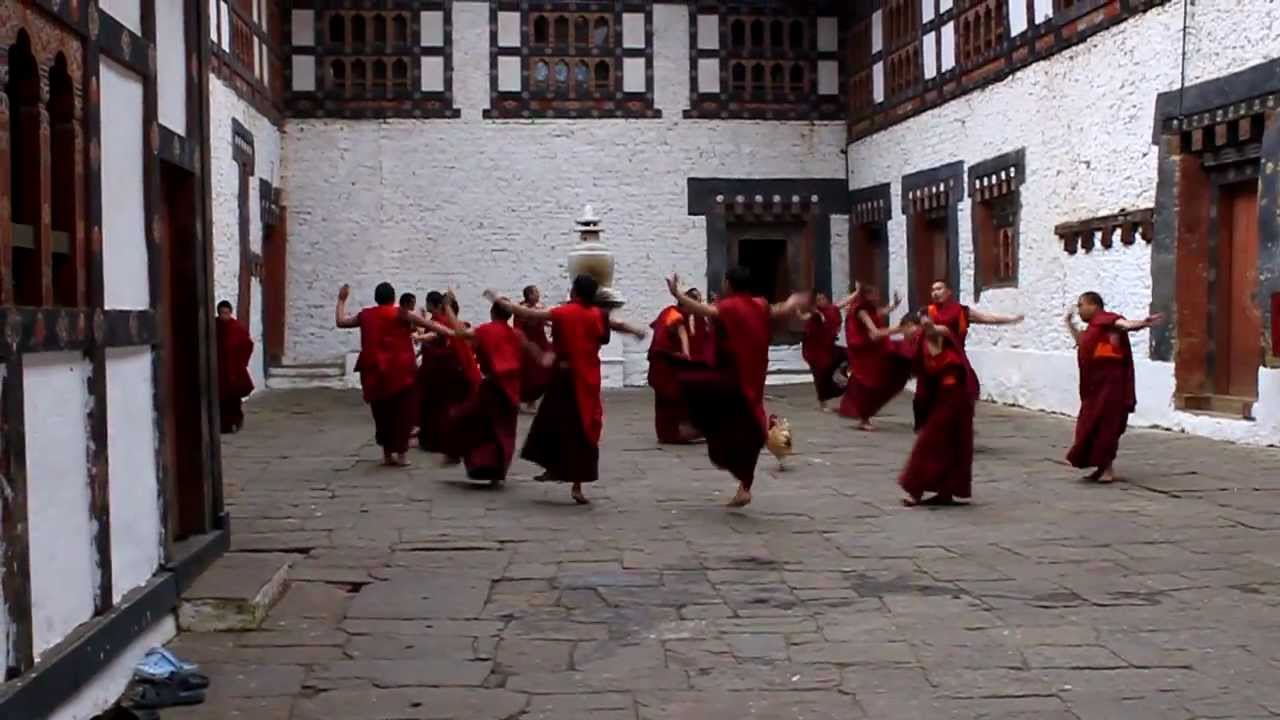 Dancing buddhist monks in Trongsa Dzong, Bhutan - YouTube