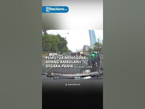 Detik-detik Pemotor Mendadak Adang Ambulans di Jalan, Gegara Panik Istri Mau Melahirkan - YouTube