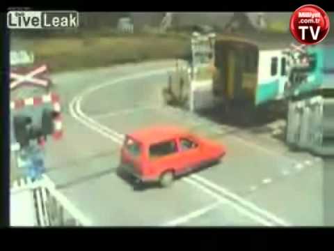Trenin altında kalıyordu
