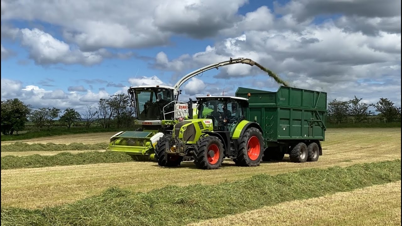 Cumbrian Silage 2022. Claas contracting team with help from a Massey ...