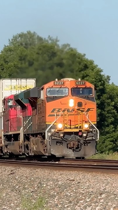 Ferromex SD70ACe trailing on BNSF Intermodal Q train! #bnsfrailway #bnsftrains #bnsf - YouTube