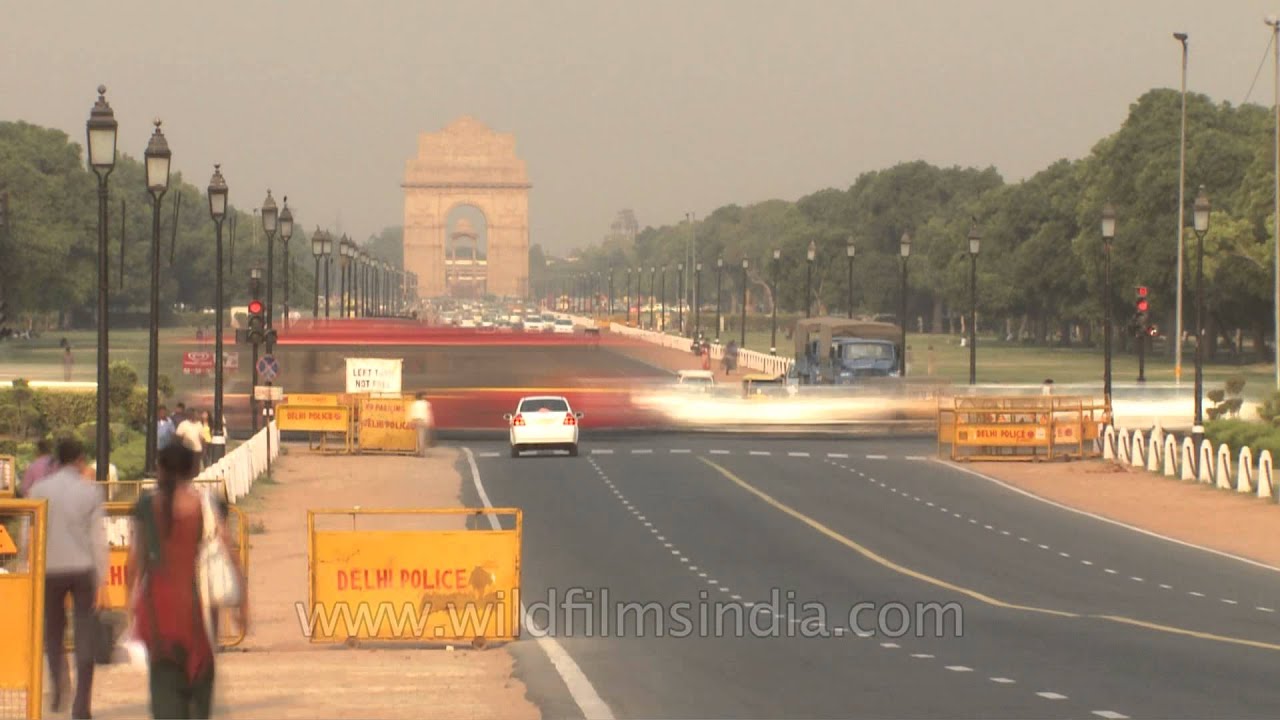Time lapse of traffic around India gate - YouTube