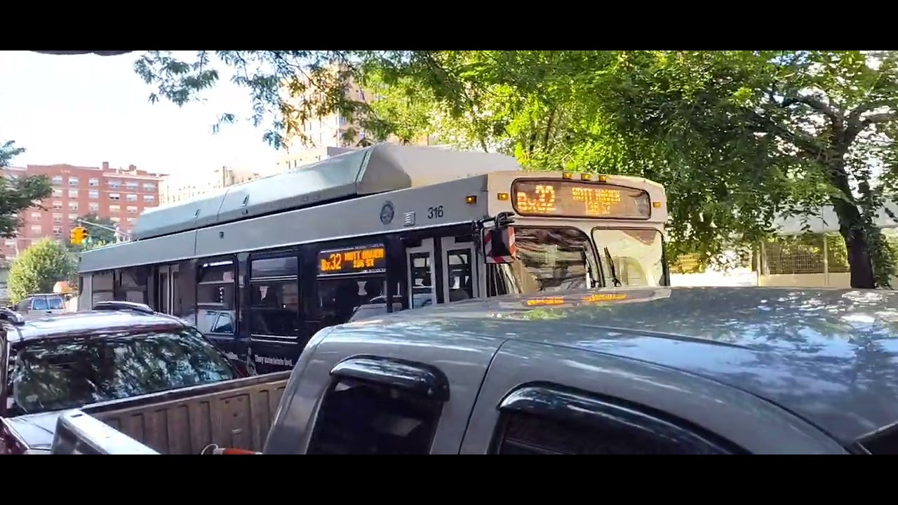 IRT Jerome Avenue Line R142 (4) Trains NYC Bus New Flyer C40LF XN40 ...