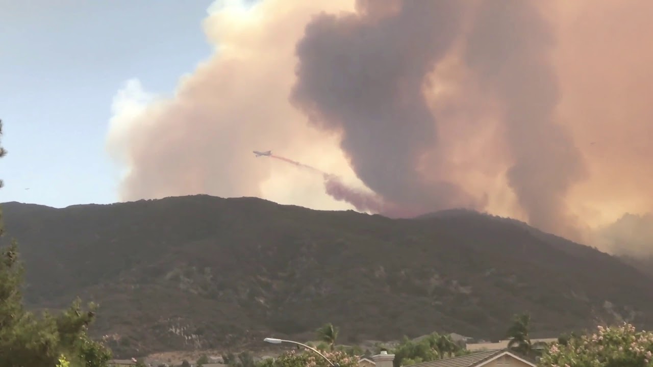 747 Drops Fire Retardant on Southern California Holy Fire [Horsetheif ...