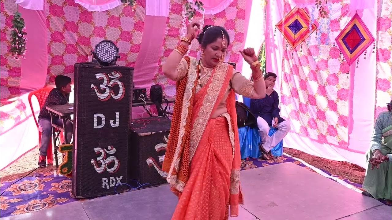 phadi shaadi m dulhan ki maa ka khubsurat dance - YouTube