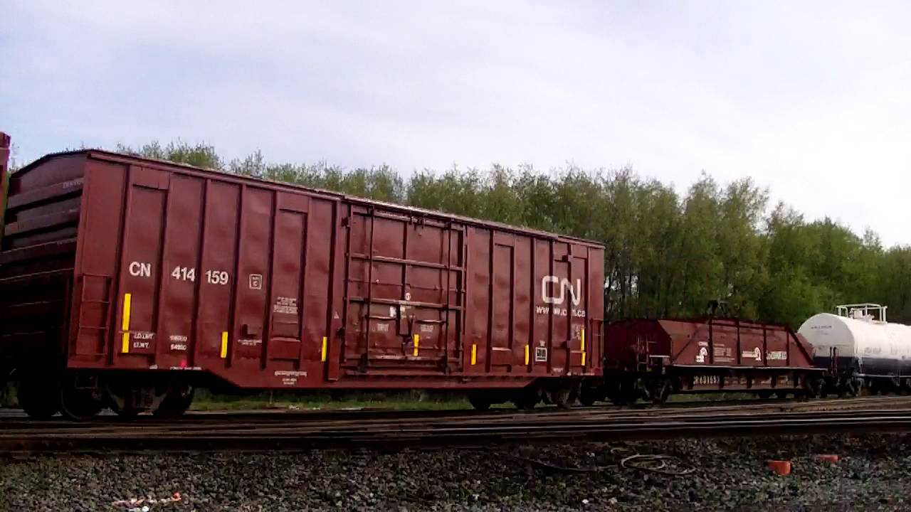 CN F533 @ WELLSBORO, IN 5 10 14 NS 8891 NS 9975 - YouTube