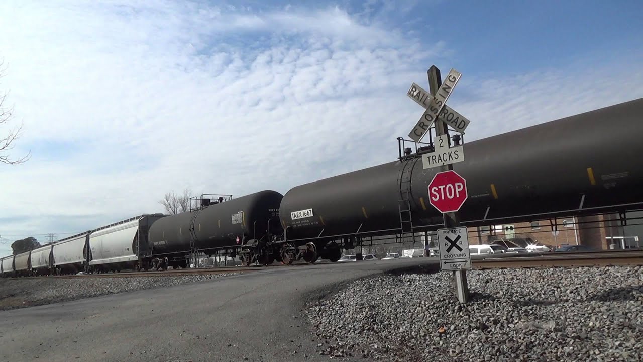 NS 8785 (GE C40 - 9) lead NS V17 - YouTube