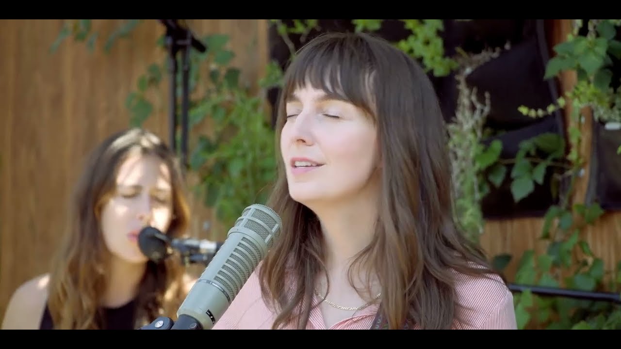 Anna Ash – Favorite Part (Yellow House Session) - YouTube