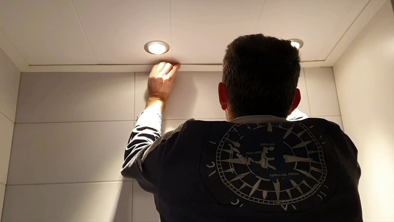 Zelf een plint afwerking plafond maken en aanbrengen./ Ceiling finish ...