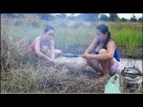 Beautiful Girl Fishing Amazing Fishing at pailin How to Catch fish by Hand part 38