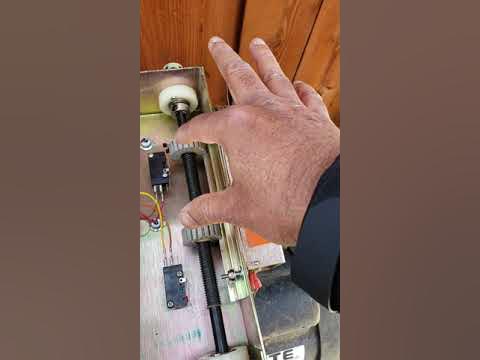 Electric gate not closing - YouTube