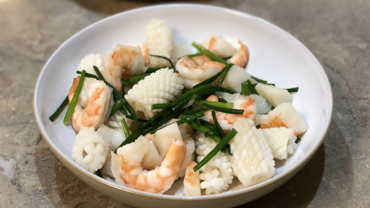 Stir-Fried Mixed Seafood (清炒三鲜) - YouTube