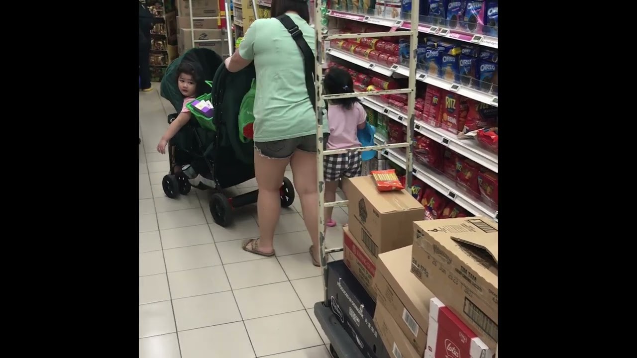 Girl Crying in The NTUC Fairprice Supermarket - YouTube