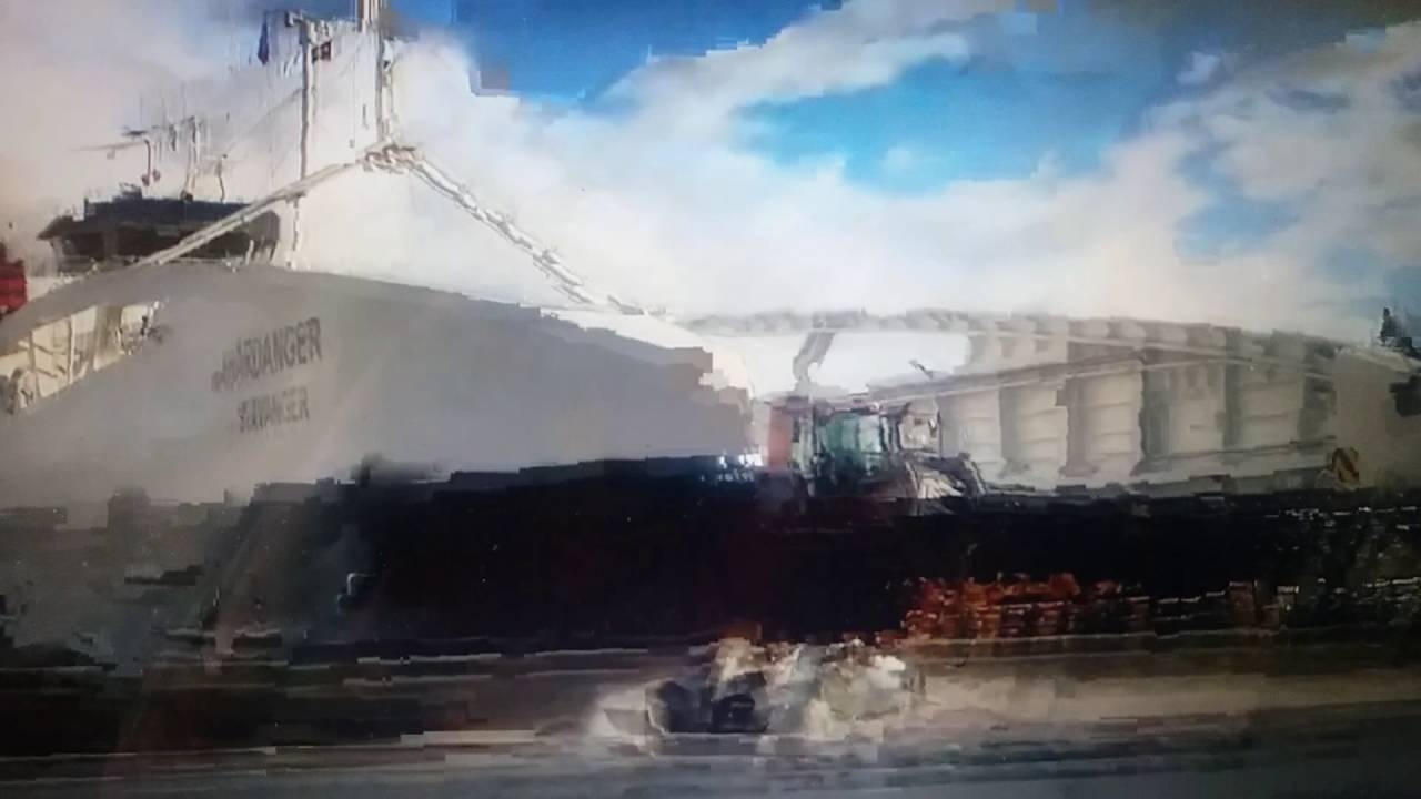 Ship crash into dock Fail - YouTube