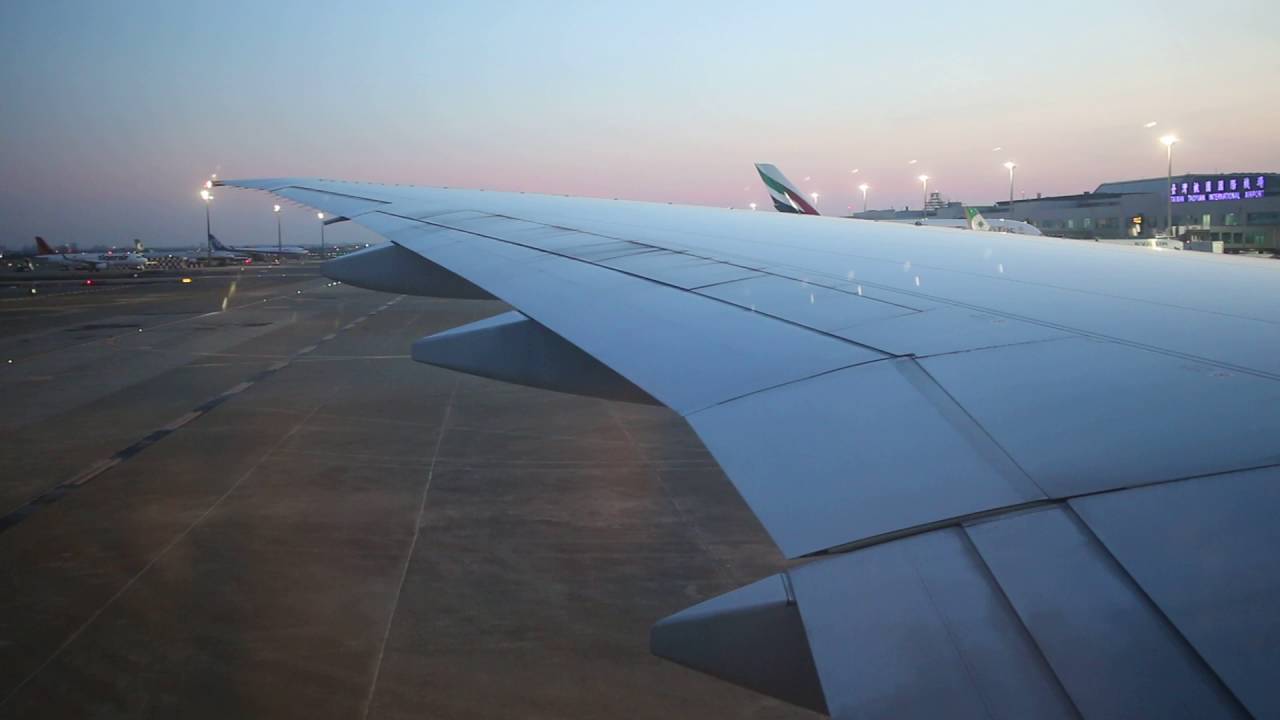 Cathay Pacific Airways Boeing 77W (B-KPB) Startup l CX473 - YouTube