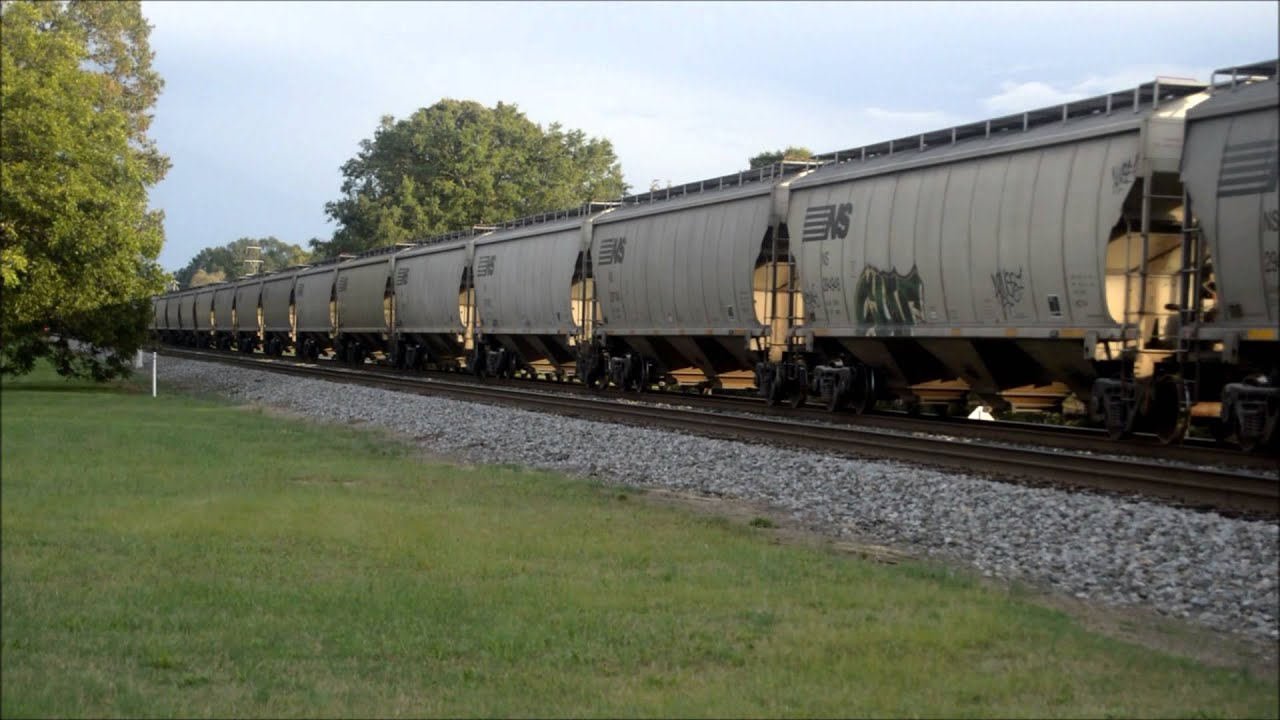 Norfolk Southern 51R empty Grain train 85 cars - YouTube
