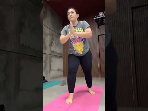 🔴Bunda Gemoy Lagi Olahraga Nge-gym Membakar Lemak Dalam Tubuh Biar Tidak Gemuk 