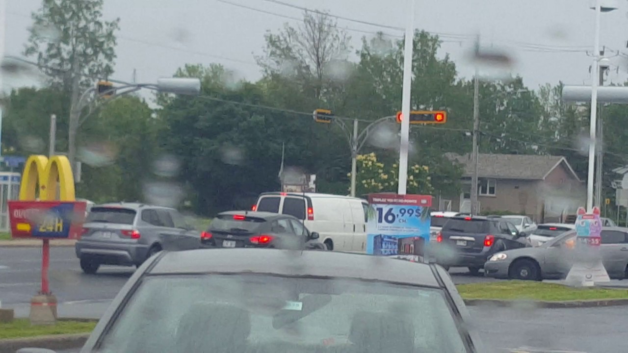 Quebec Traffic Lights Featuring Advanced Left Arrows - YouTube