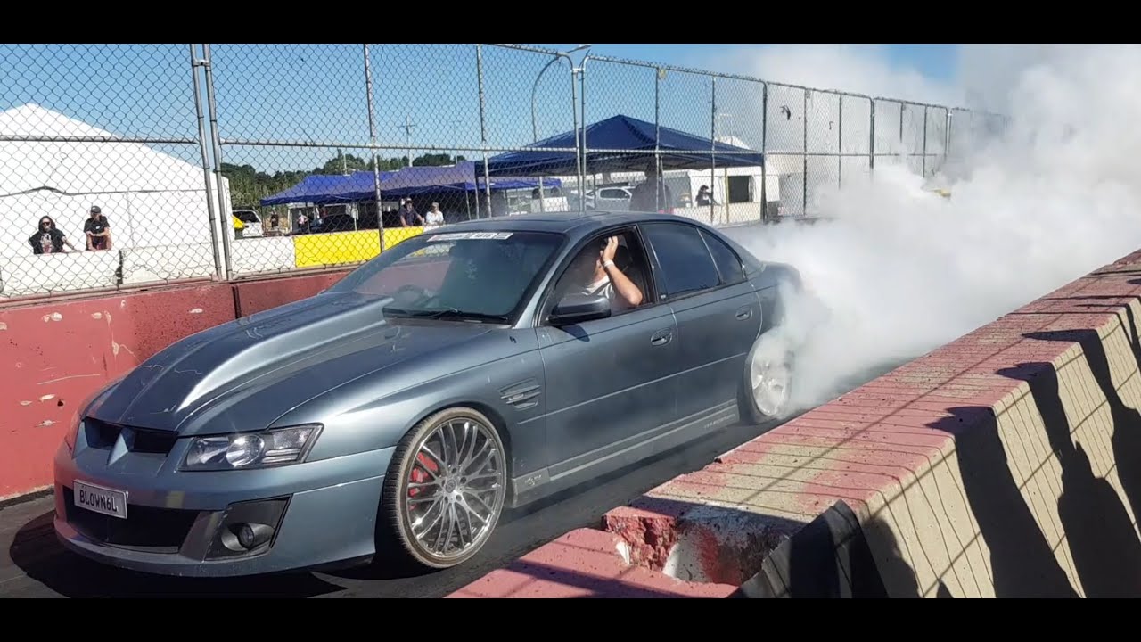 Skid Row: VZ Clubsport pops it's tyres Summernats 35 - YouTube