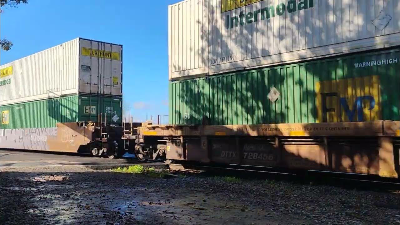 A Short NS 26C With NS 4000 (DC to AC Special Unit) leading. - YouTube