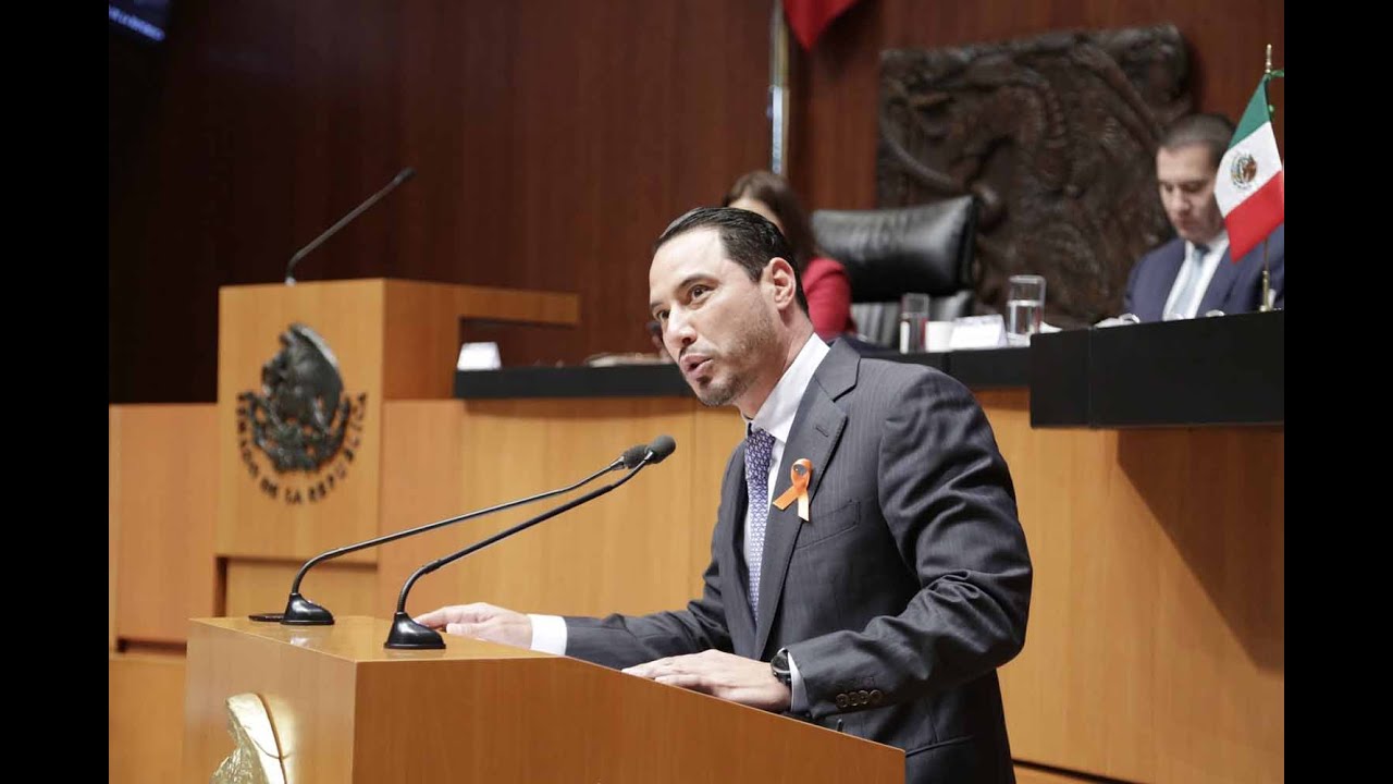 Senador Raúl Paz Alonso durante la comparecencia del titular de la SHCP ...