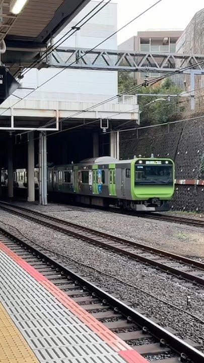 【そこそこ速い】E235系0番台が恵比寿駅へ到着するシーン - YouTube