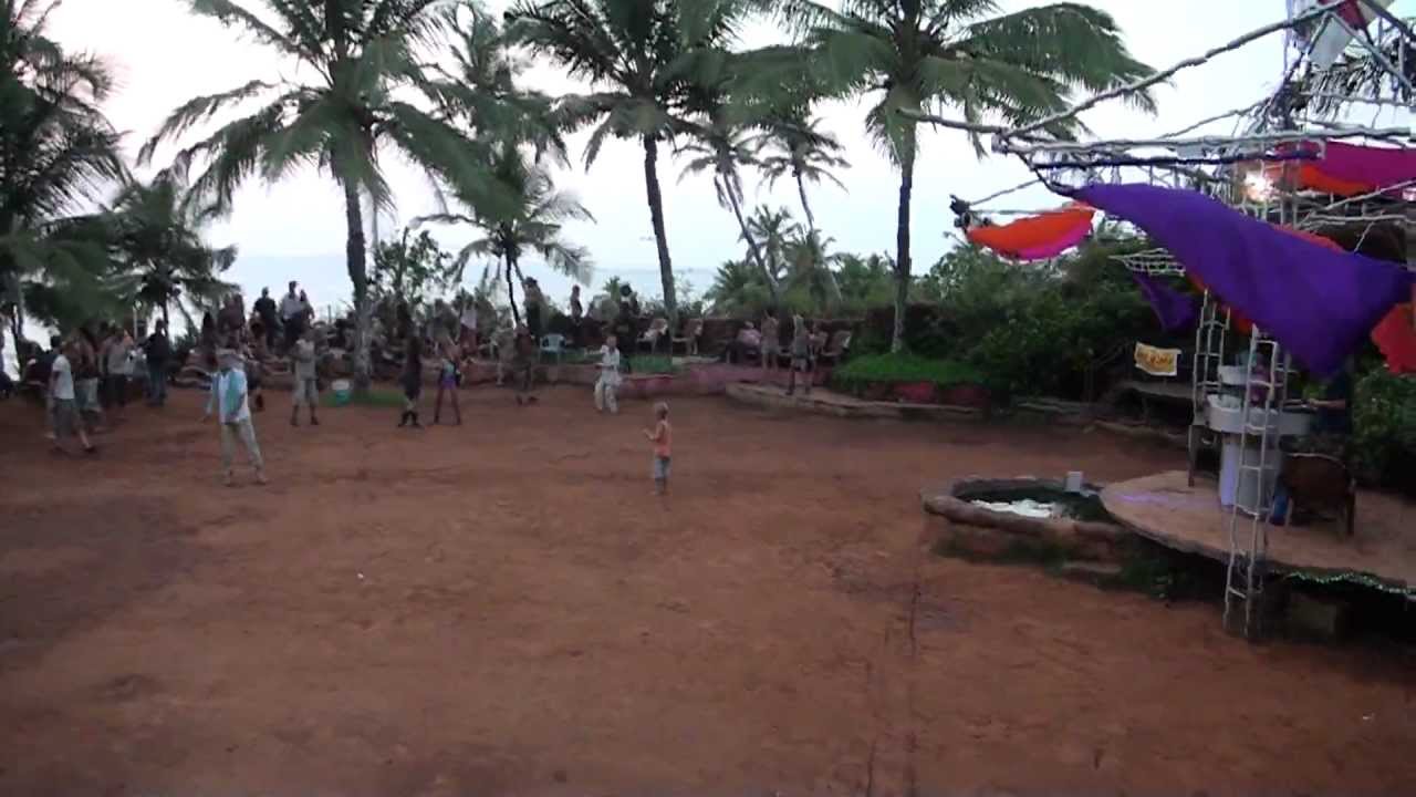 Beginning of Psytrance party at 9 Bar, Goa, 2011 - YouTube