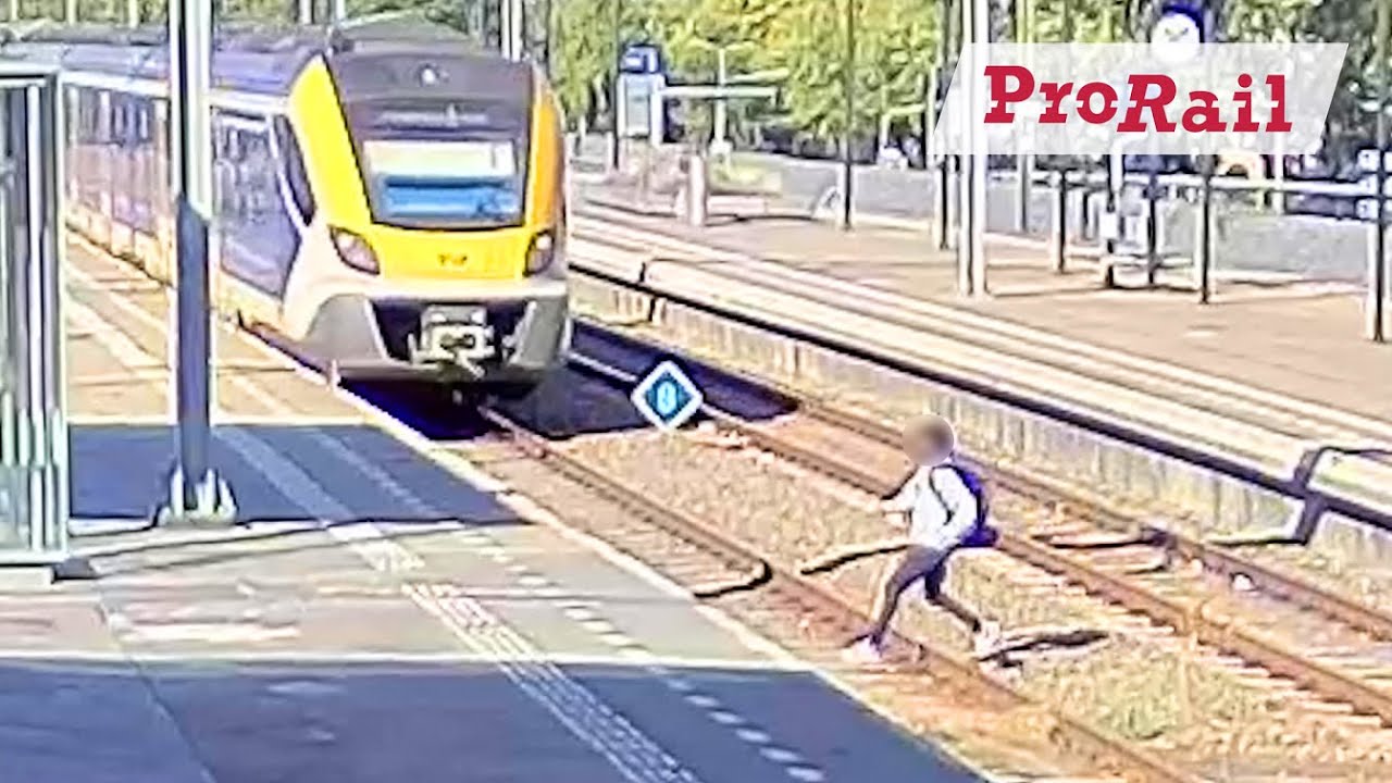Levensgevaarlijk gedrag rond het spoor. Pas altijd op! | ProRail - YouTube