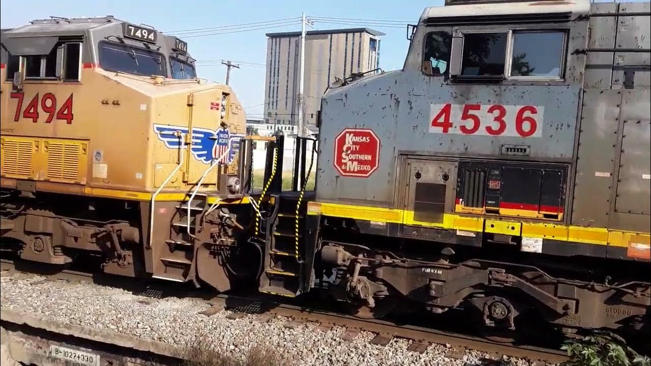 laredo con cpkc ex TFM grafitiada y up gevo - YouTube