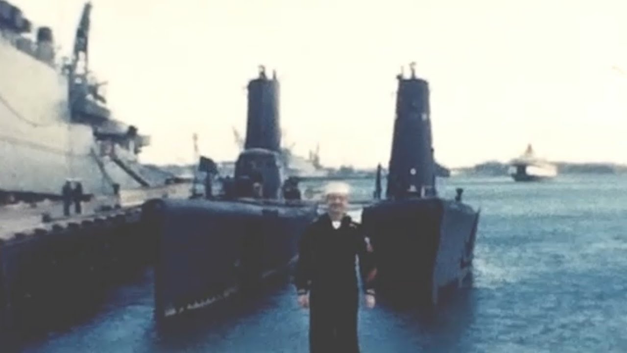 USS Requin SS-481 & USS Runner SS-476 moored in Norfolk, Virginia in ...