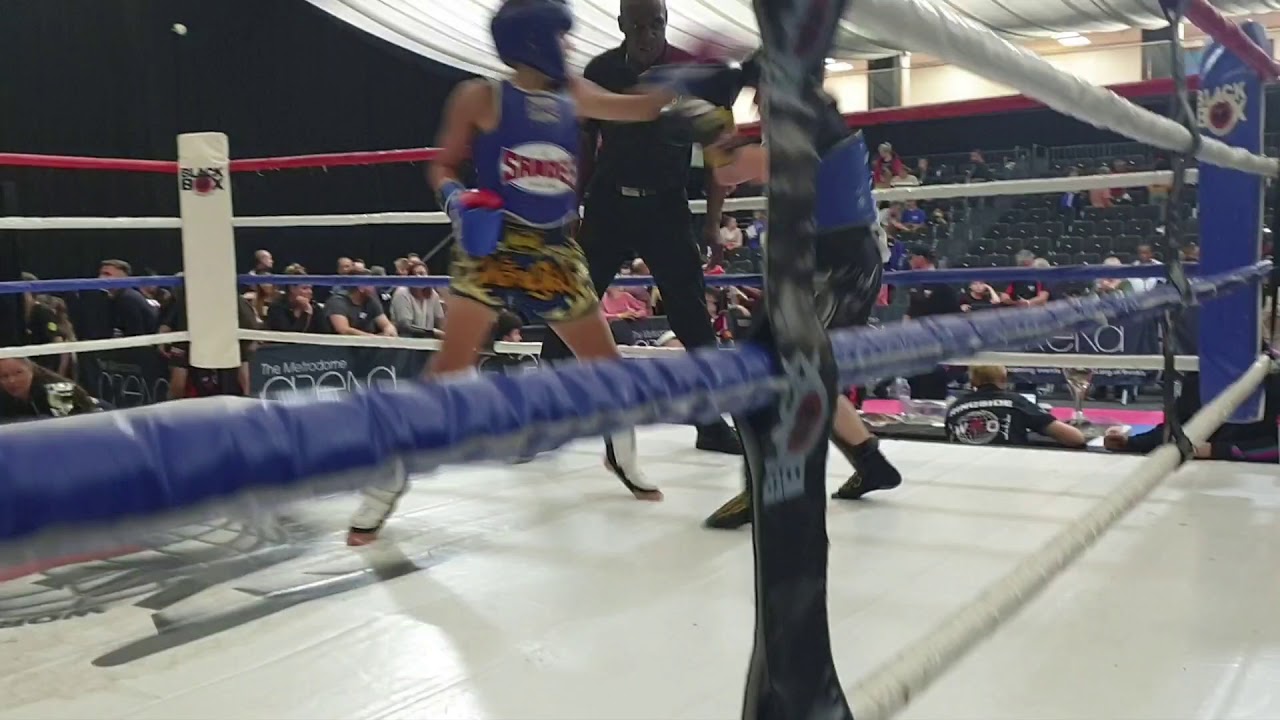 Elijah Butler vs Keiron Hoggard - YouTube