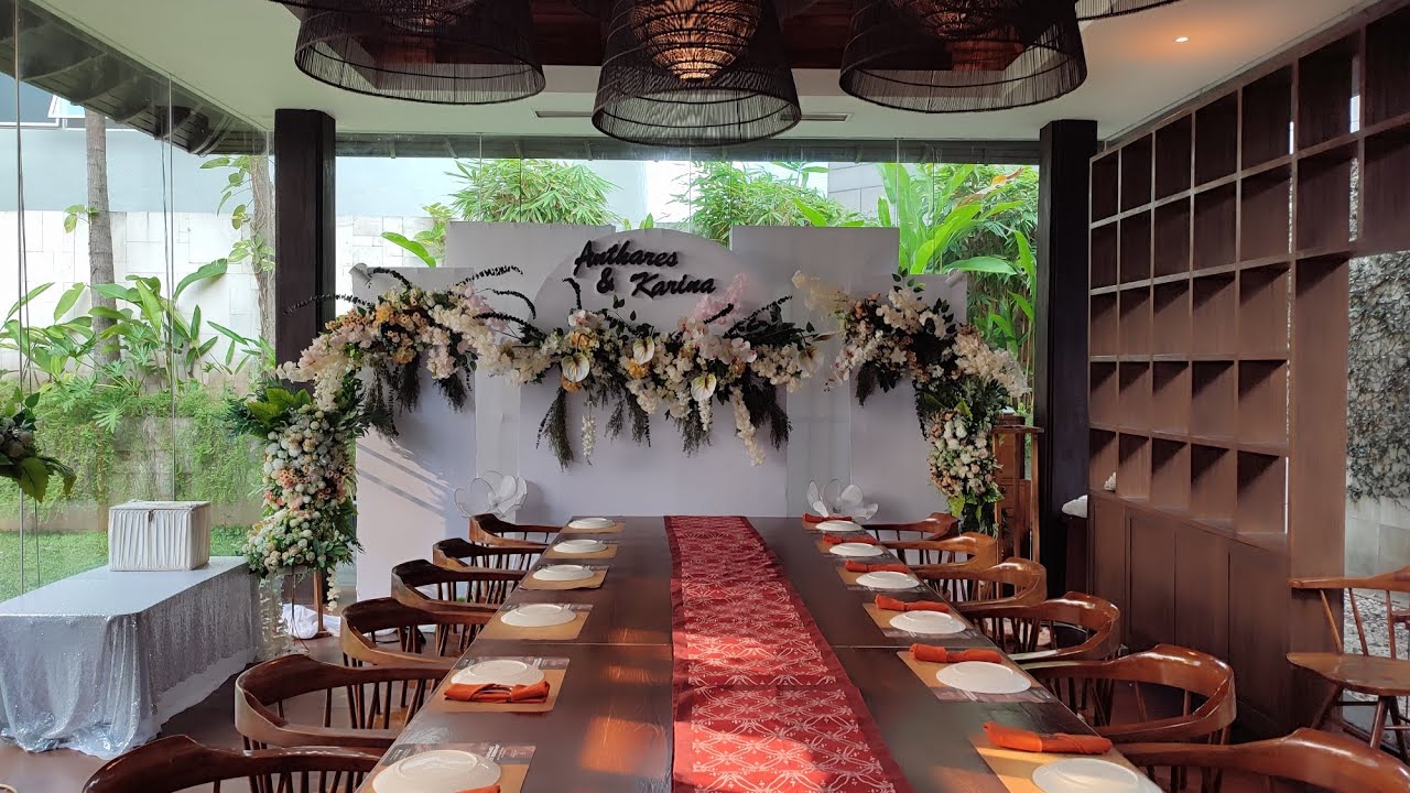 Proses pasang Dekorasi pemberkatan simple di restoran & setting meja ...