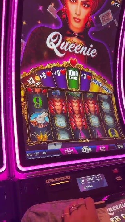 Queens slot machine - YouTube