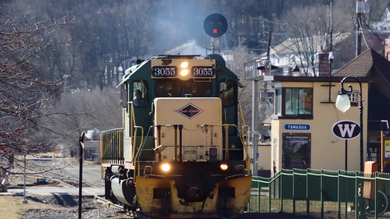 CANADIAN TUNED K3L! RBMN 3055 leads QASD light out of tamaqua - YouTube