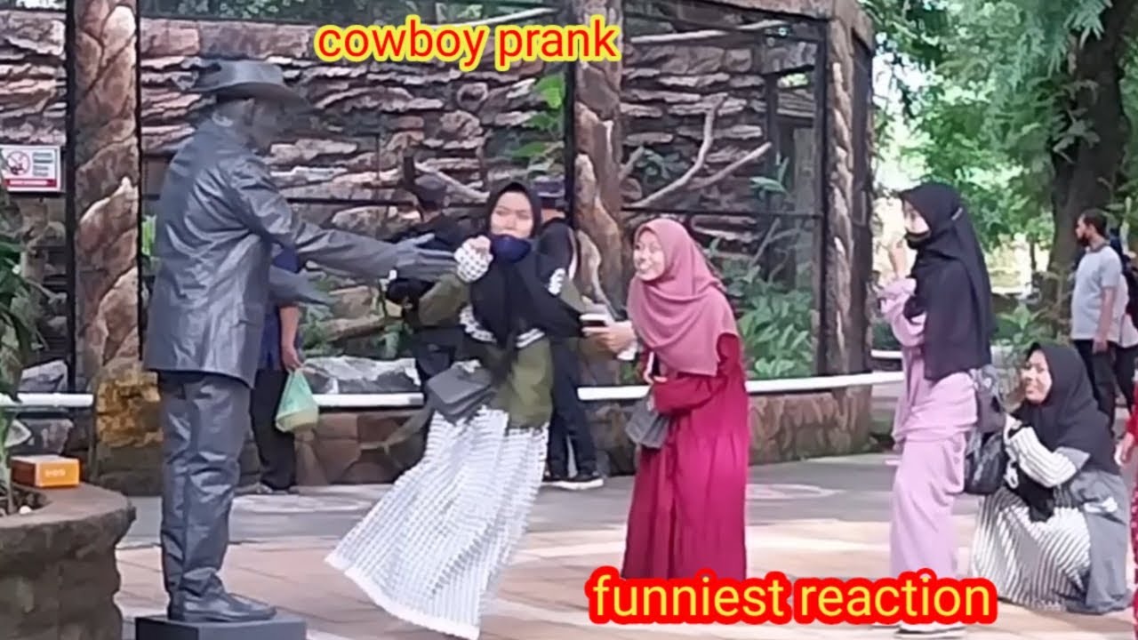 #prank_patung //the funniest reaction statue prank//lelucon patung ...