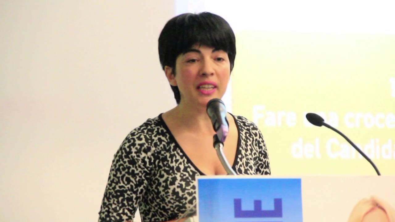 DEBORA CATTONI La Politologa - YouTube