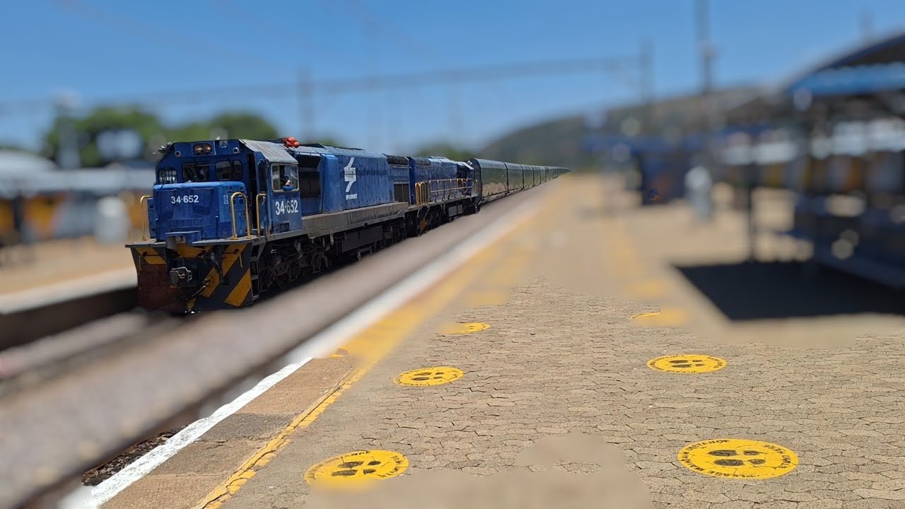 Transnet Class 35GMs & 34GMs Hauling The Same Car Train - YouTube