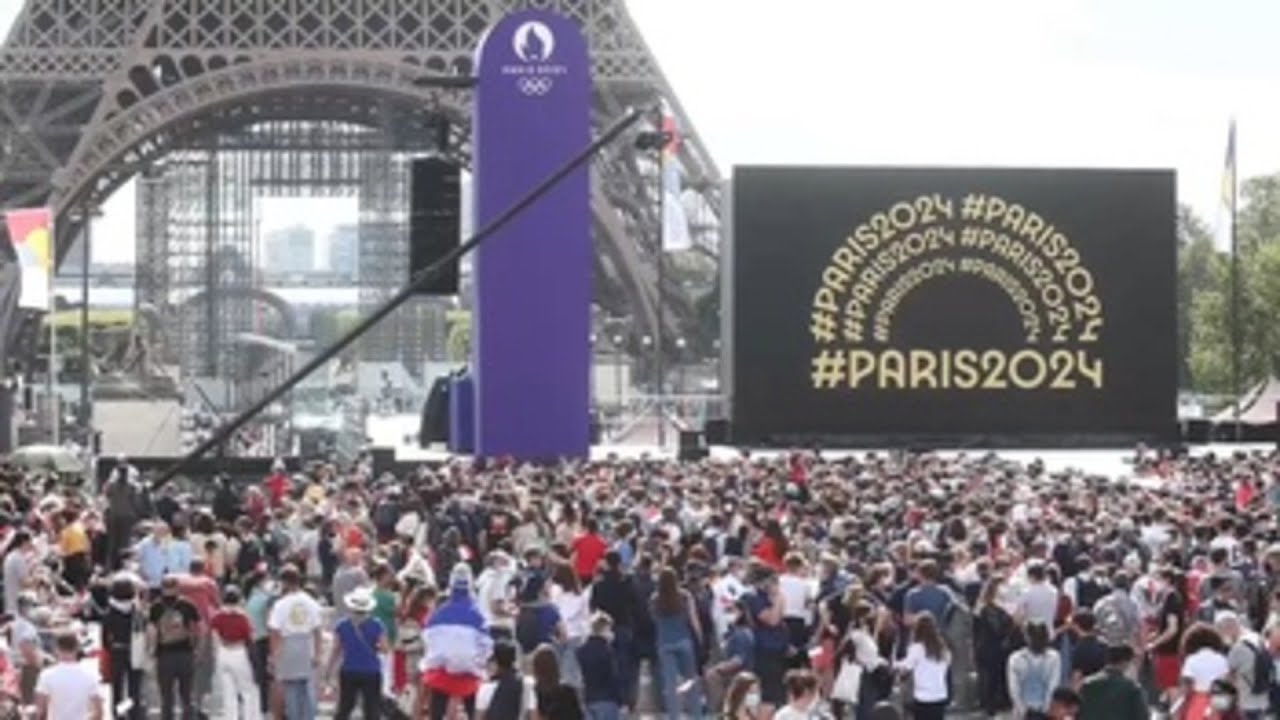 París recibe el relevo olímpico para los Juegos de 2024 - YouTube