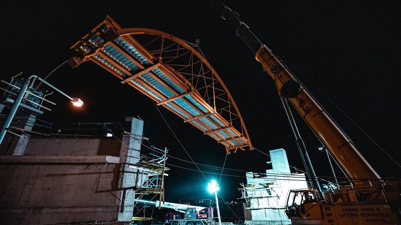 Lifting new 30-metre footbridge in place over It-Tigrija Road - YouTube