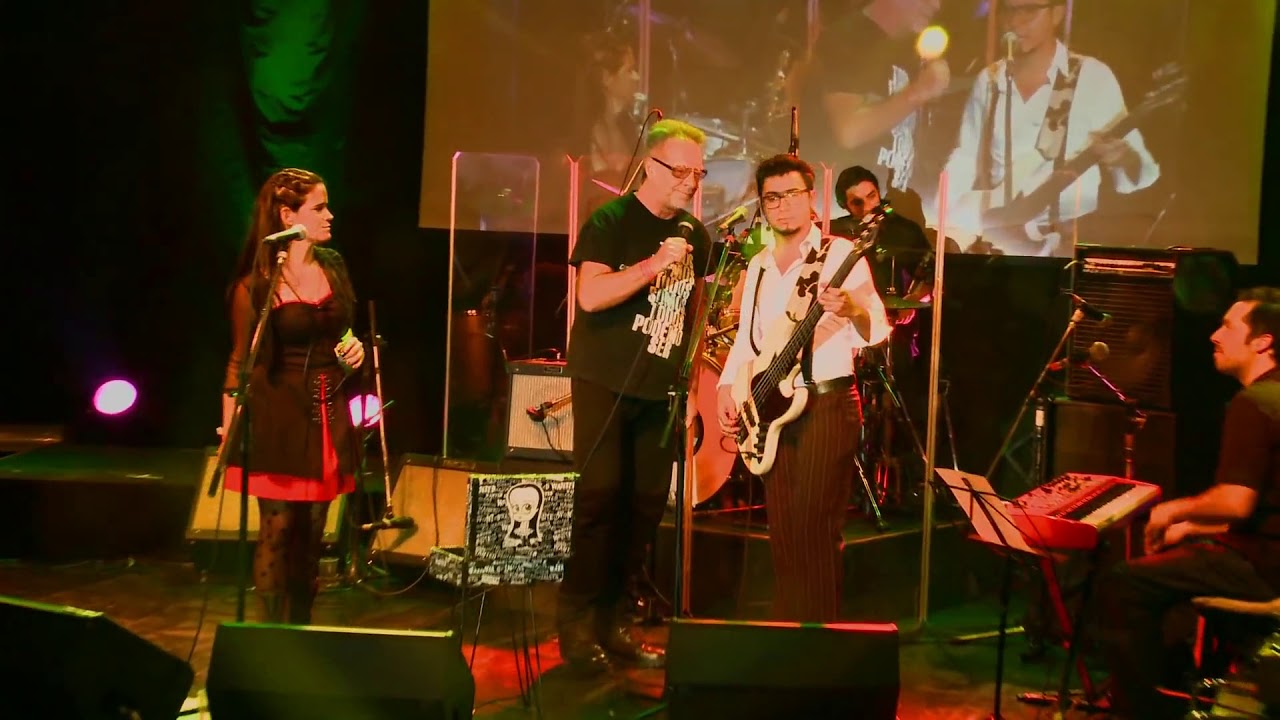 León Gieco junto a Sandra Vazquez Kuki Errante Juanito Moro Nico ...