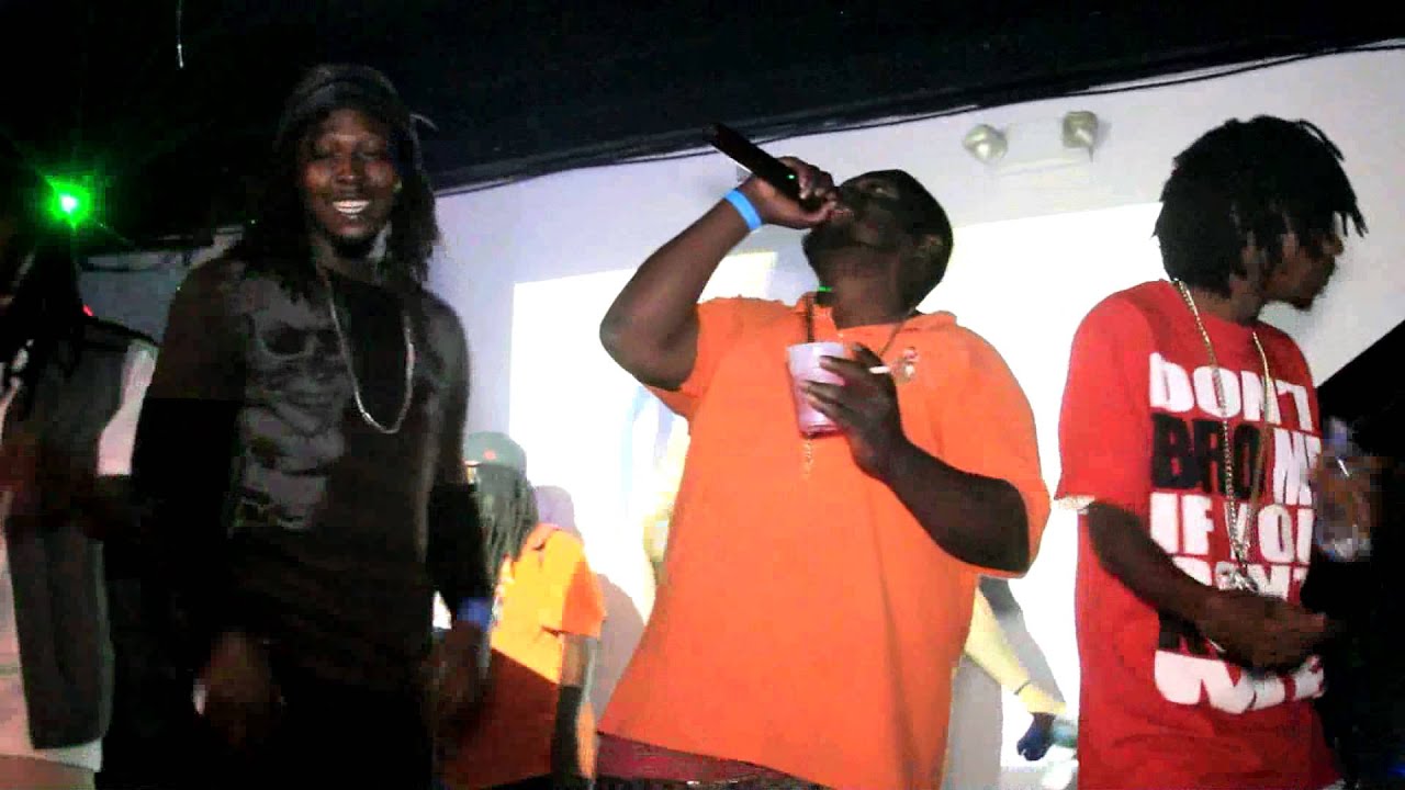 IAM ZOE AT CLUB LIQUID - YouTube