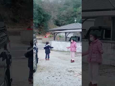 Kakak ngajarin adek lompat tali