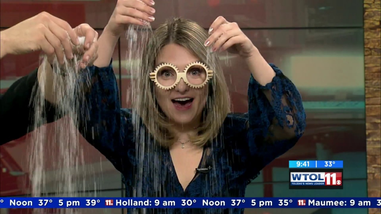 Super-absorbent polymers create snow! - YouTube