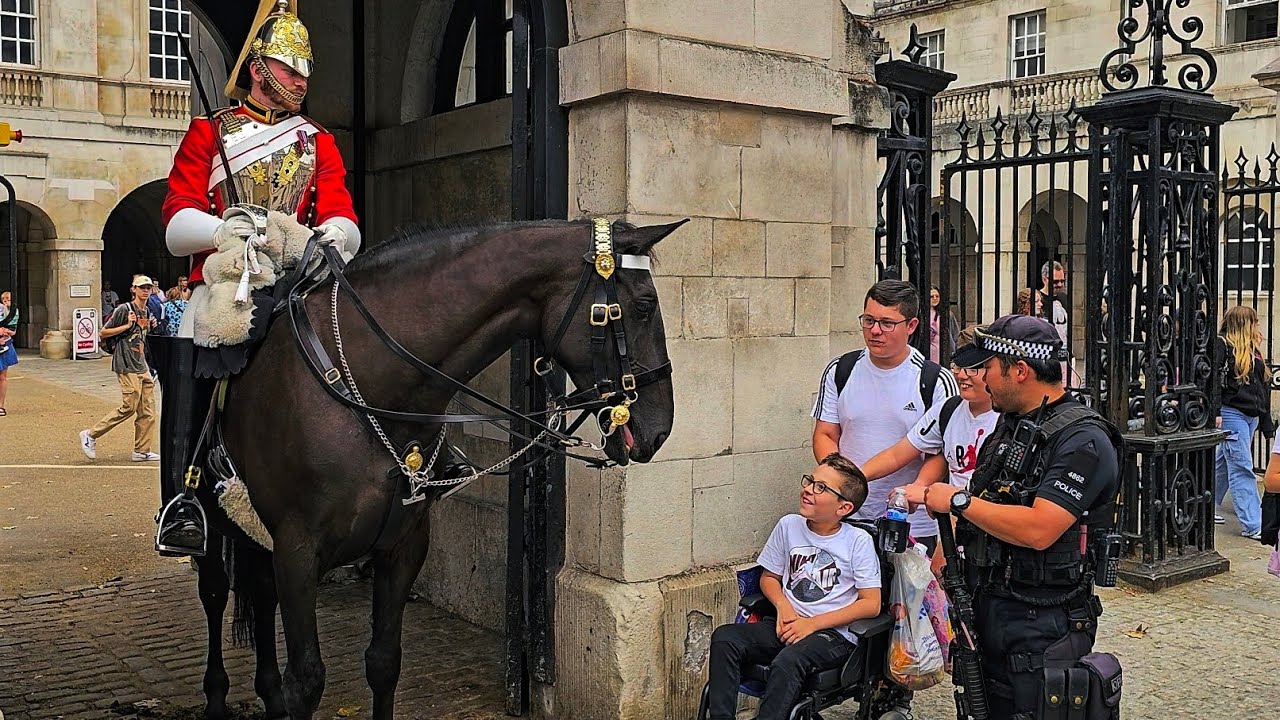 BEAUTIFUL MOMENT KIND POLICE OFFICER TELLS A SPECIAL GUEST TO MOVE ...