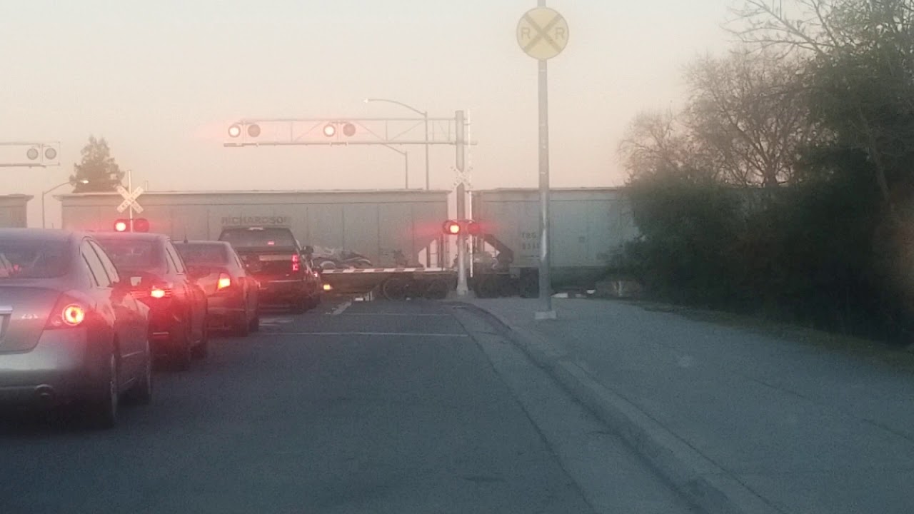 BNSF ES44DC #7829 SB Freight With A Strange Horn! - YouTube