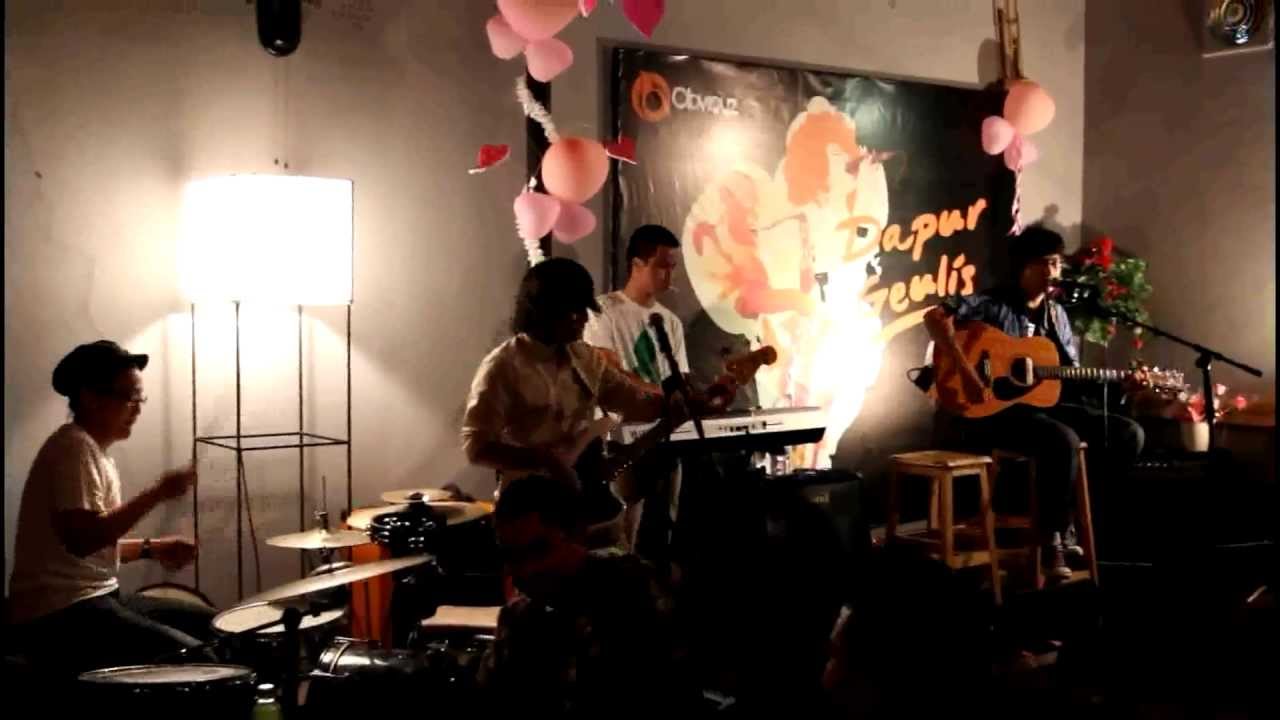 Tokyolite - Hello (Live at Dapur Geulis) - YouTube