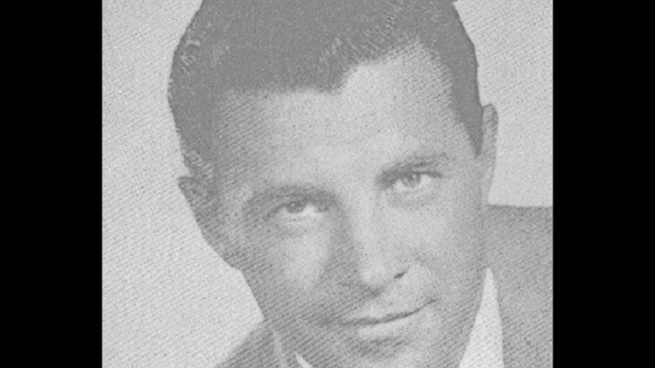 Bob Carroll – The Last Time I Saw Paris, 1943 - YouTube