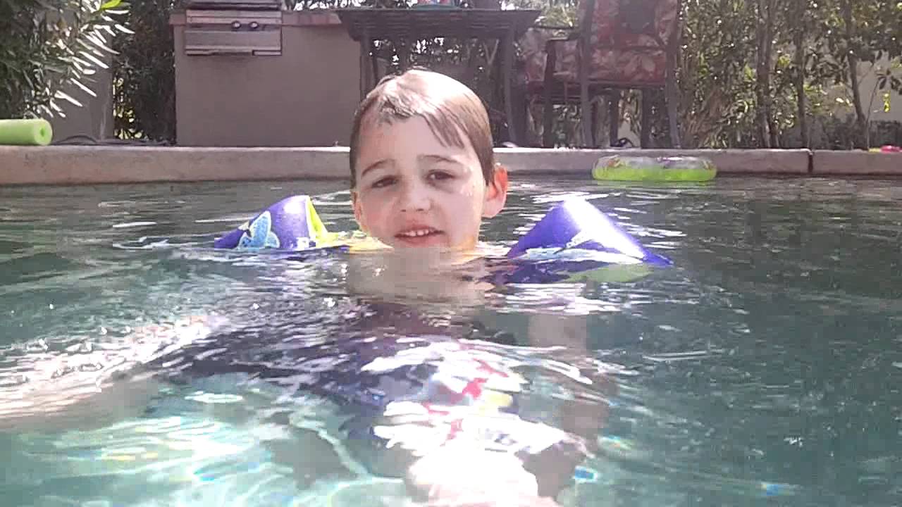 Eli in Pool La Quinta - YouTube